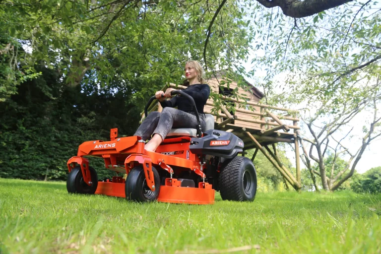 EDGE 42 - Create your dream garden | EDGE zero-turn mower