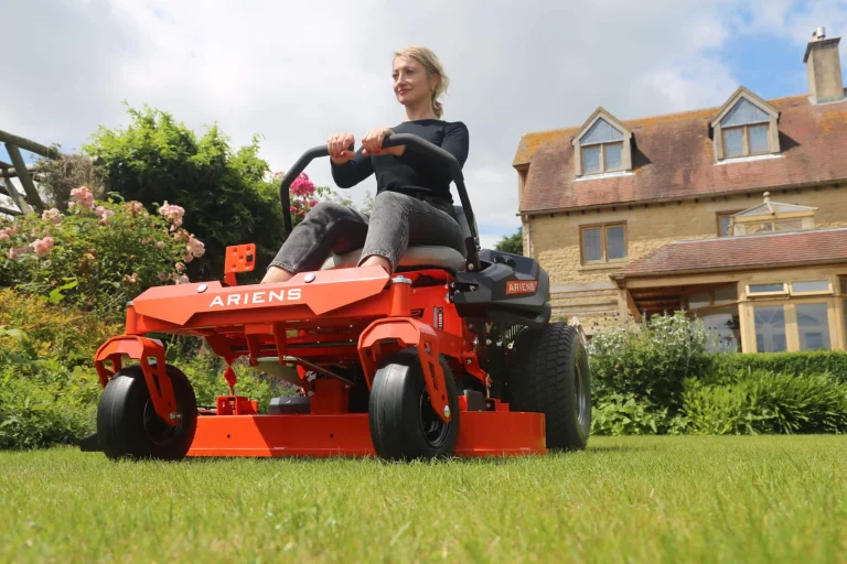 EDGE 42 - Create your dream garden | EDGE zero-turn mower