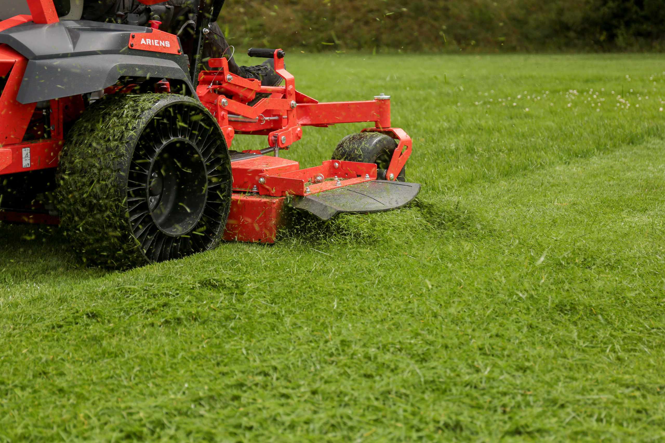 APEX 48 - Zero-turn mower for commercial mowing | Ariens